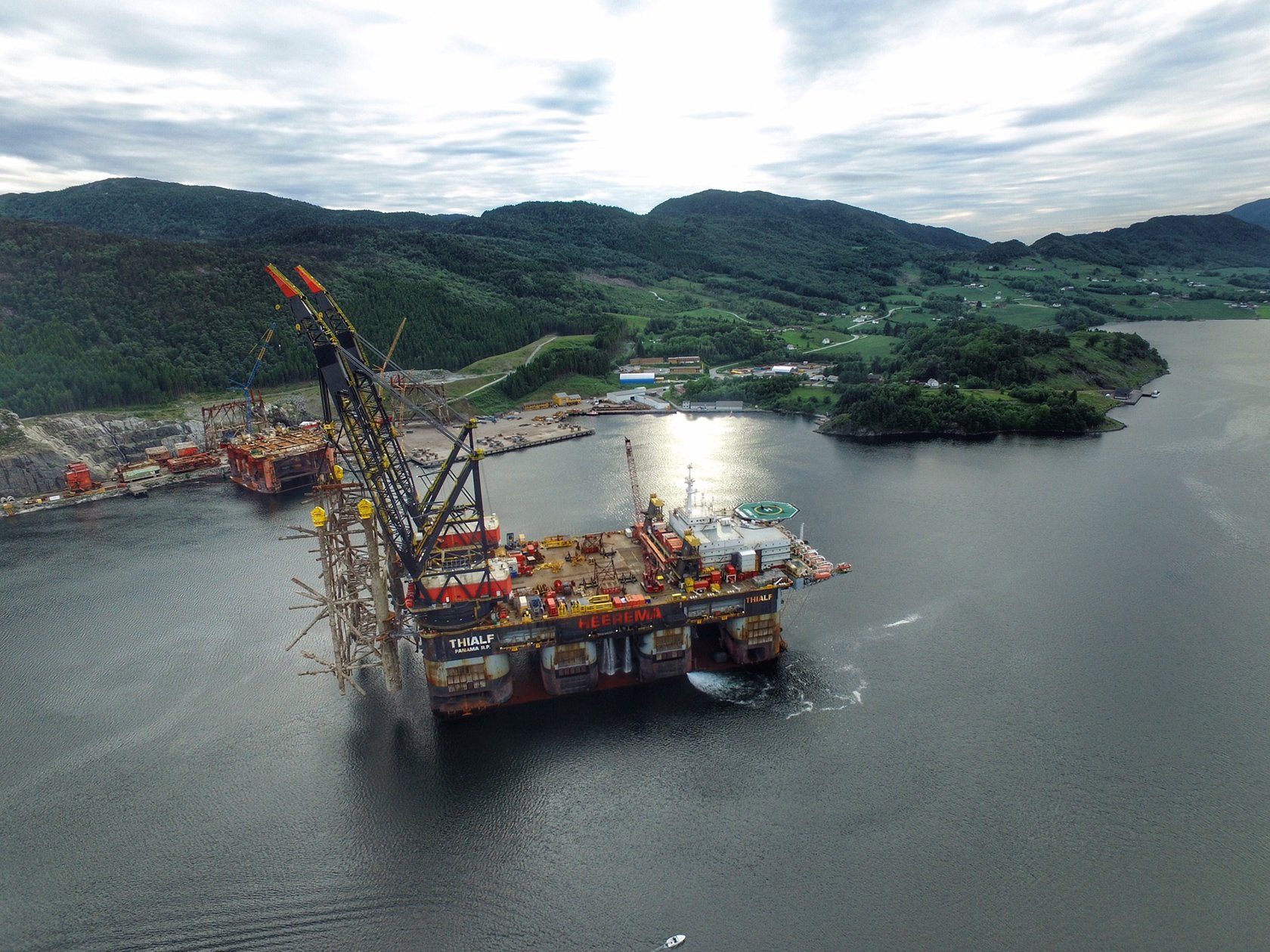 Offshore Decommissioning | Heerema