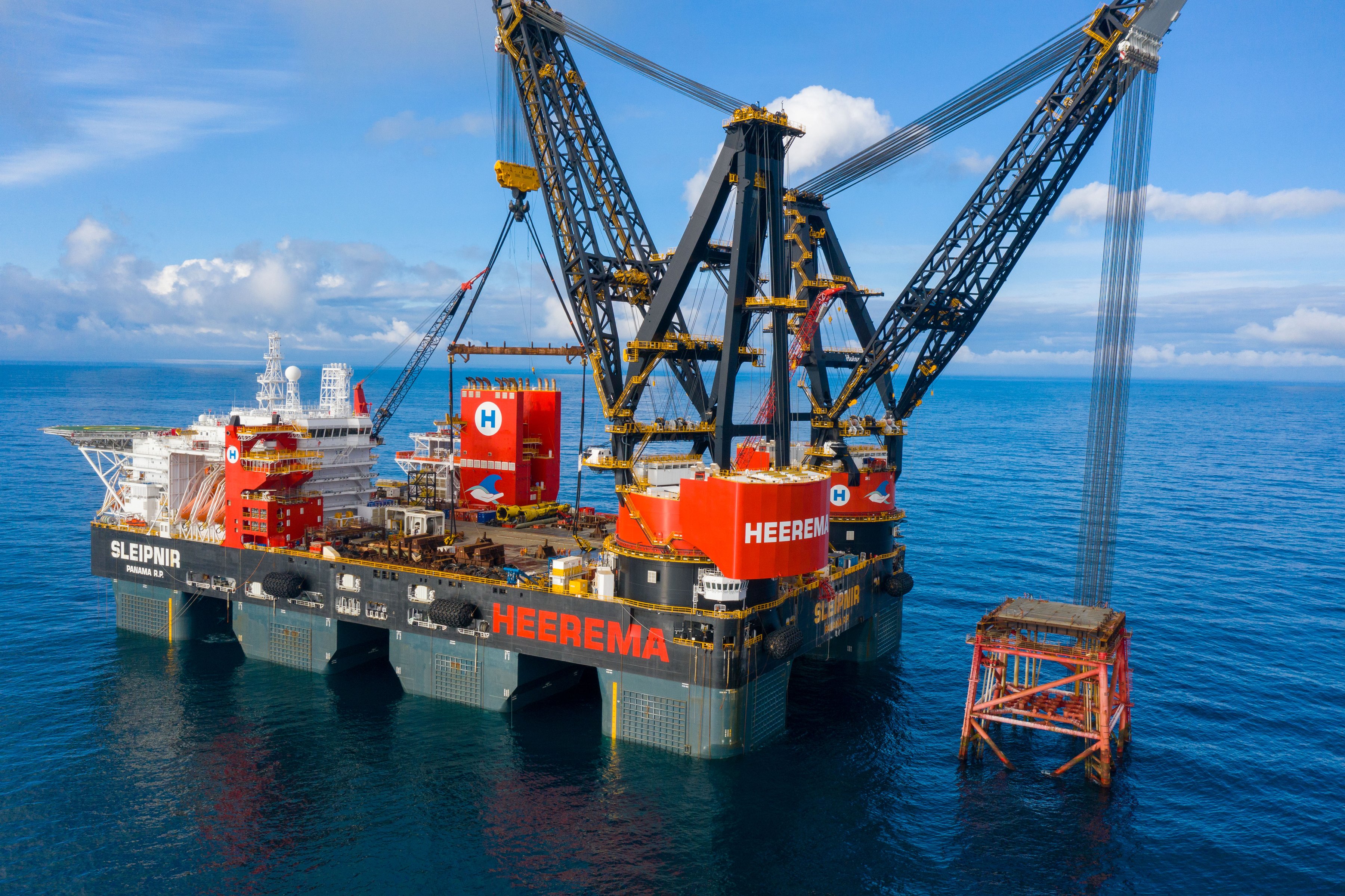 Jacket and Topside Removal | Heerema