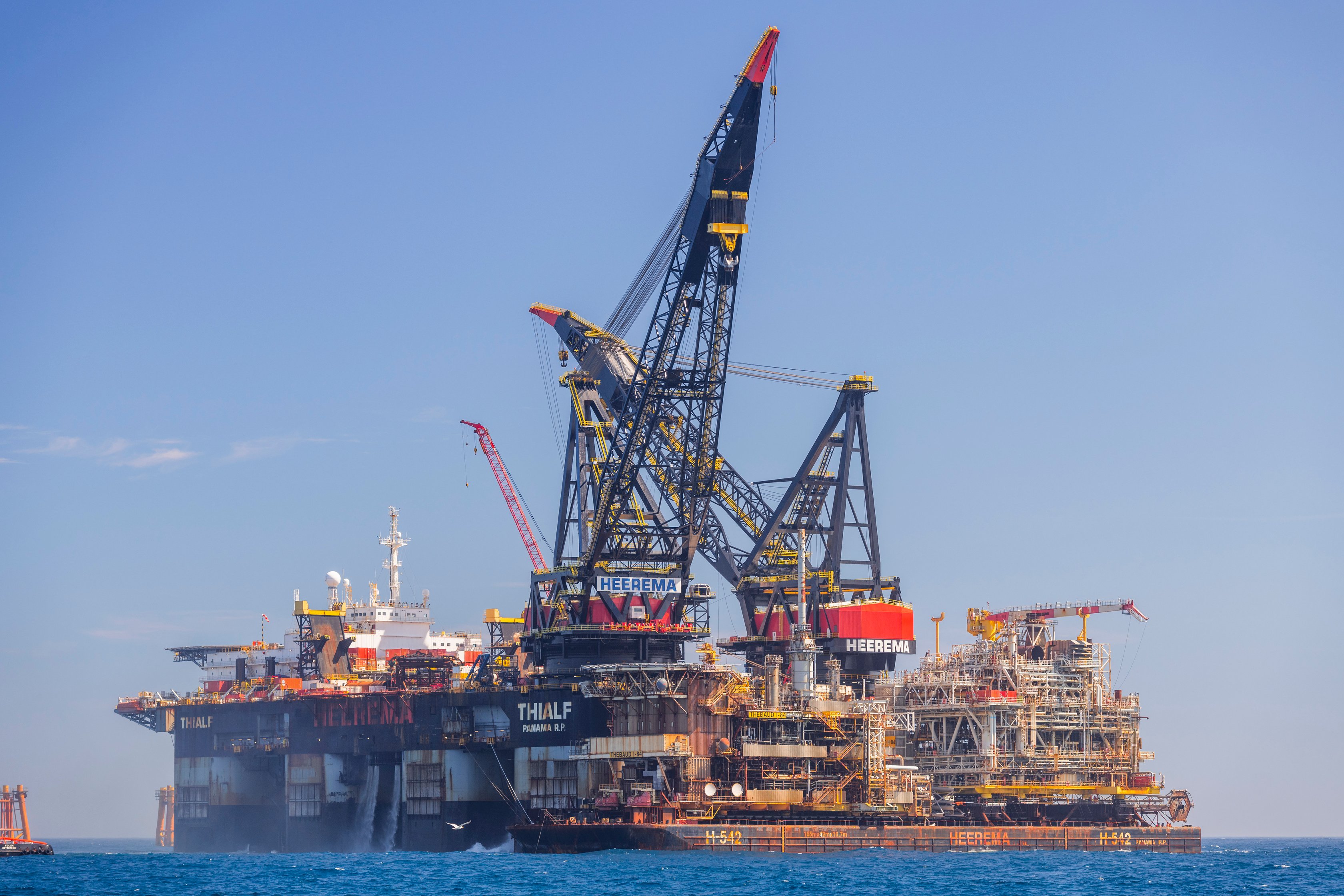 Jacket and Topside Removal | Heerema
