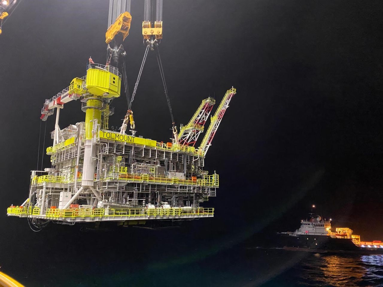 Heerema's Sleipnir installs 4,850 metric ton Tolmount Platform